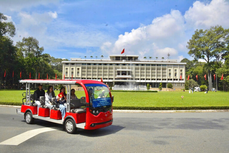 Electric car - Di tích lịch sử Dinh Độc Lập