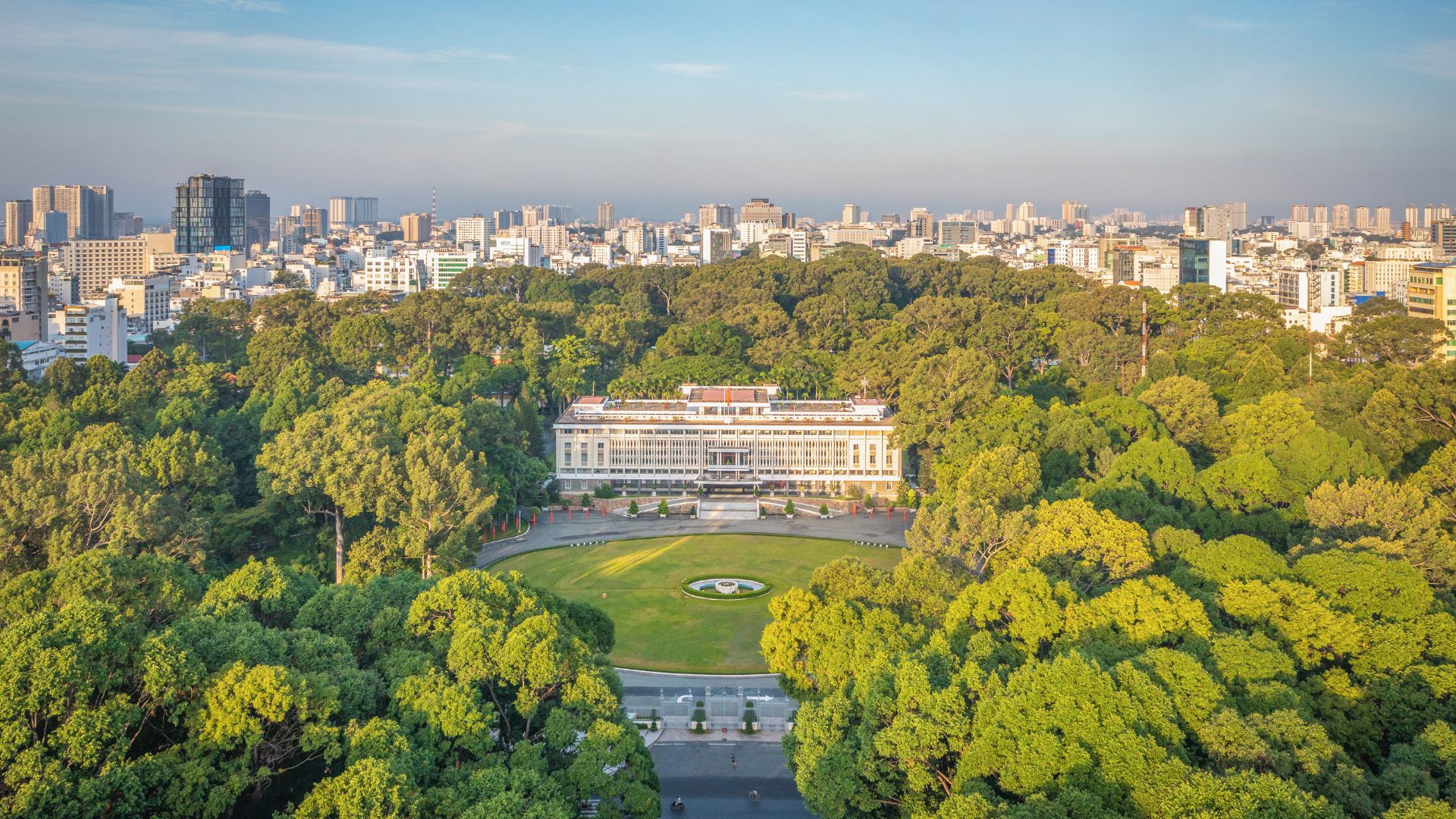 Independence Palace: An emblem of peace amidst modern urban life - Di ...